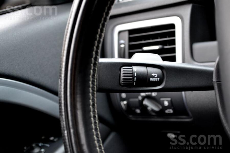 Grey Volvo V70 2015 in Tukums, with an engine capacity of 2.00 L and mileage of 275 thousand km for 8690 €, photo 23 on AUTOMOTO.COM.LV