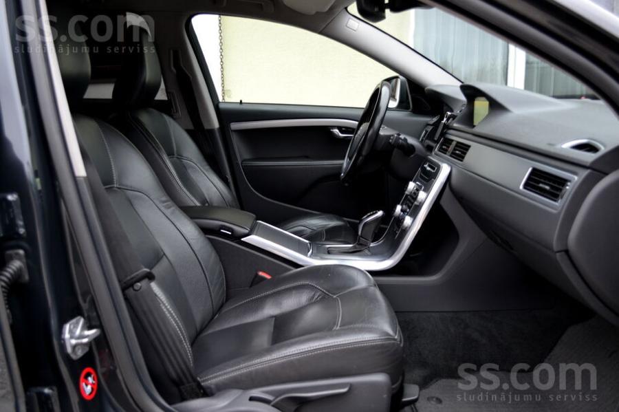 Grey Volvo V70 2015 in Tukums, with an engine capacity of 2.00 L and mileage of 275 thousand km for 8690 €, photo 25 on AUTOMOTO.COM.LV