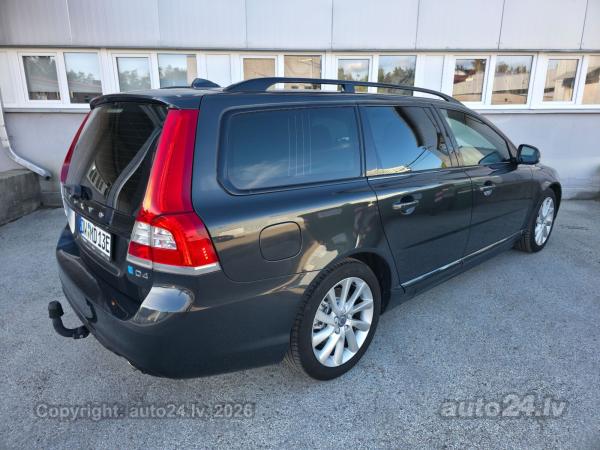 Pelēks Volvo V70 2015 Tallina, ar dzinēja tilpumu 2.00 L un nobraukumu 253 tūkst. km par 8890 €, foto 4 vietnē AUTOMOTO.COM.LV