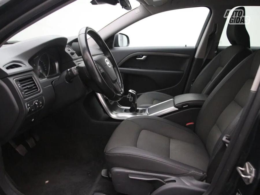 Grey Volvo V70 2015 in Vilnius, with an engine capacity of 2.00 L and mileage of 230 thousand km for 7299 €, photo 5 on AUTOMOTO.COM.LV