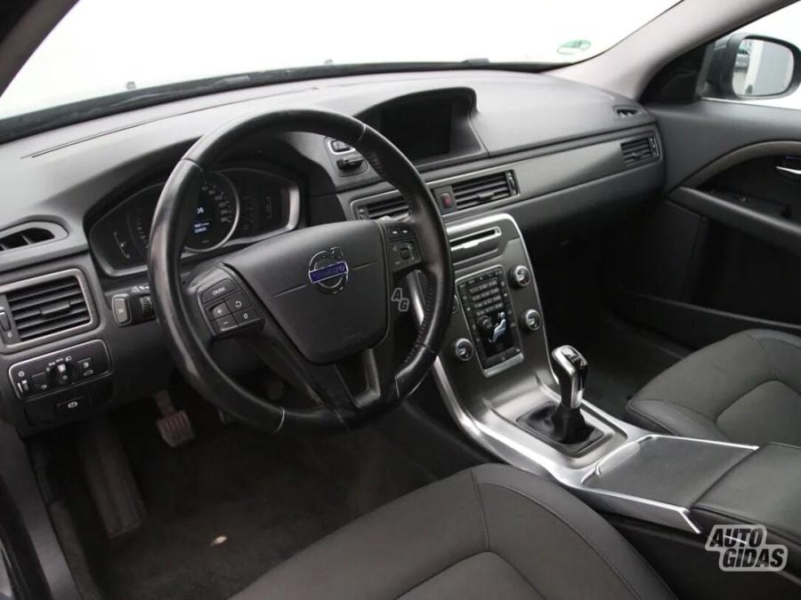 Grey Volvo V70 2015 in Vilnius, with an engine capacity of 2.00 L and mileage of 230 thousand km for 7299 €, photo 17 on AUTOMOTO.COM.LV