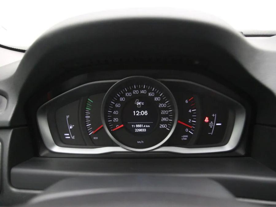 Grey Volvo V70 2015 in Vilnius, with an engine capacity of 2.00 L and mileage of 230 thousand km for 7299 €, photo 20 on AUTOMOTO.COM.LV