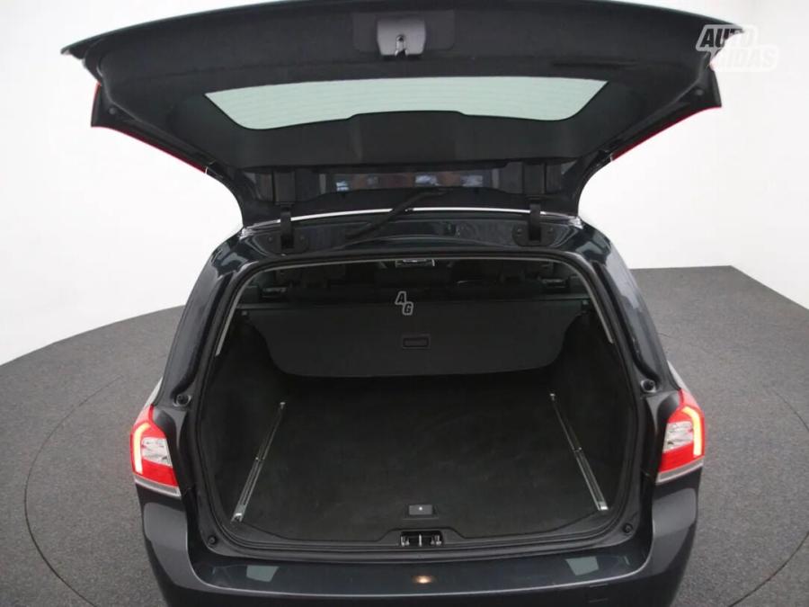 Grey Volvo V70 2015 in Vilnius, with an engine capacity of 2.00 L and mileage of 230 thousand km for 7299 €, photo 33 on AUTOMOTO.COM.LV
