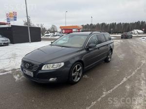 Pelēks Volvo V70 2015 Cēsis, ar dzinēja tilpumu 2.00 L un nobraukumu 439 tūkst. km par 6990 €, foto  vietnē AUTOMOTO.COM.LV