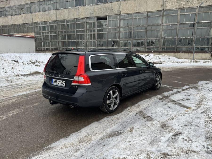 Pelēks Volvo V70 2015 Cēsis, ar dzinēja tilpumu 2.00 L un nobraukumu 439 tūkst. km par 6990 €, foto 11 vietnē AUTOMOTO.COM.LV