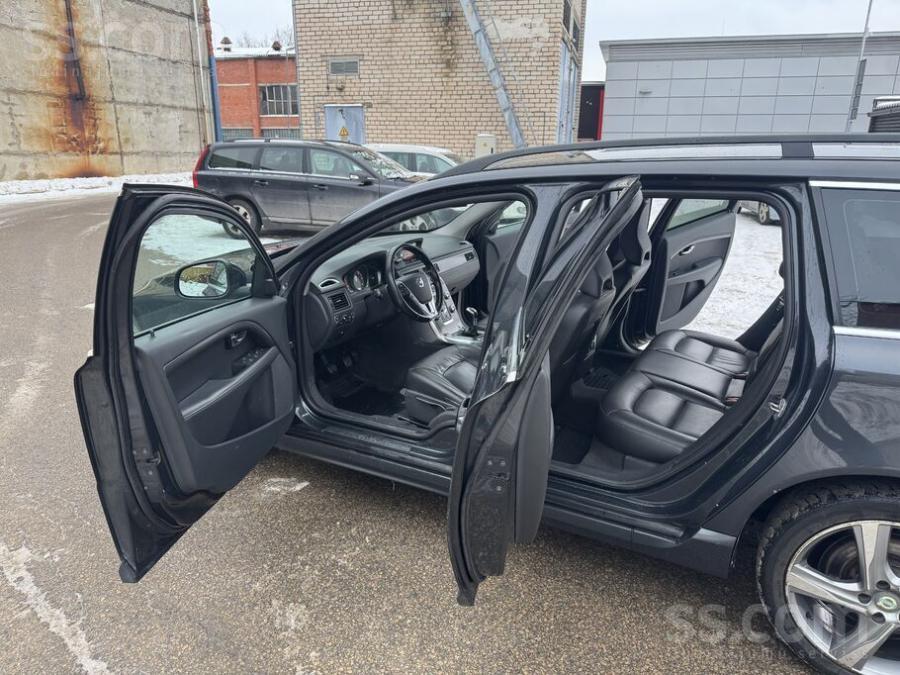 Pelēks Volvo V70 2015 Cēsis, ar dzinēja tilpumu 2.00 L un nobraukumu 439 tūkst. km par 6990 €, foto 16 vietnē AUTOMOTO.COM.LV