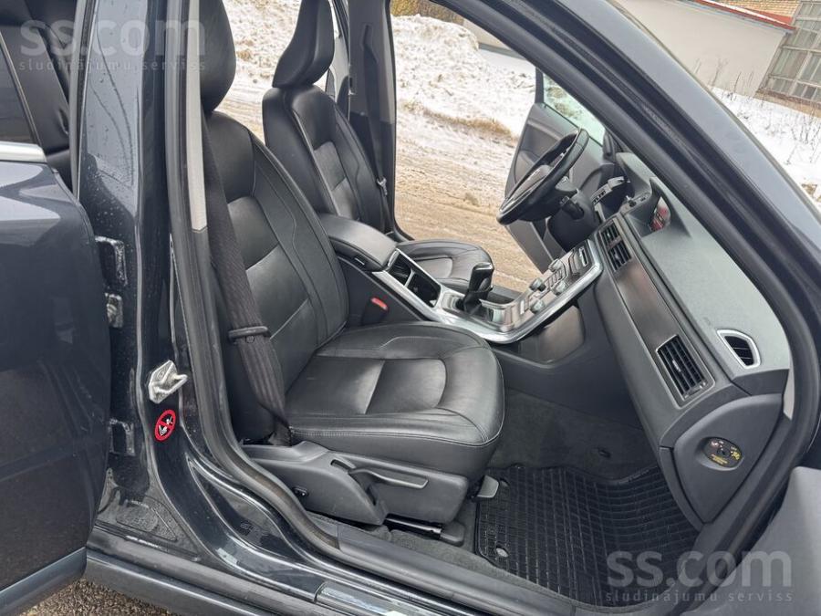 Pelēks Volvo V70 2015 Cēsis, ar dzinēja tilpumu 2.00 L un nobraukumu 439 tūkst. km par 6990 €, foto 17 vietnē AUTOMOTO.COM.LV