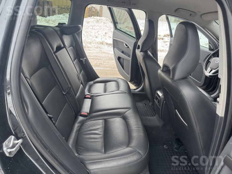Pelēks Volvo V70 2015 Cēsis, ar dzinēja tilpumu 2.00 L un nobraukumu 439 tūkst. km par 6990 €, foto 18 vietnē AUTOMOTO.COM.LV