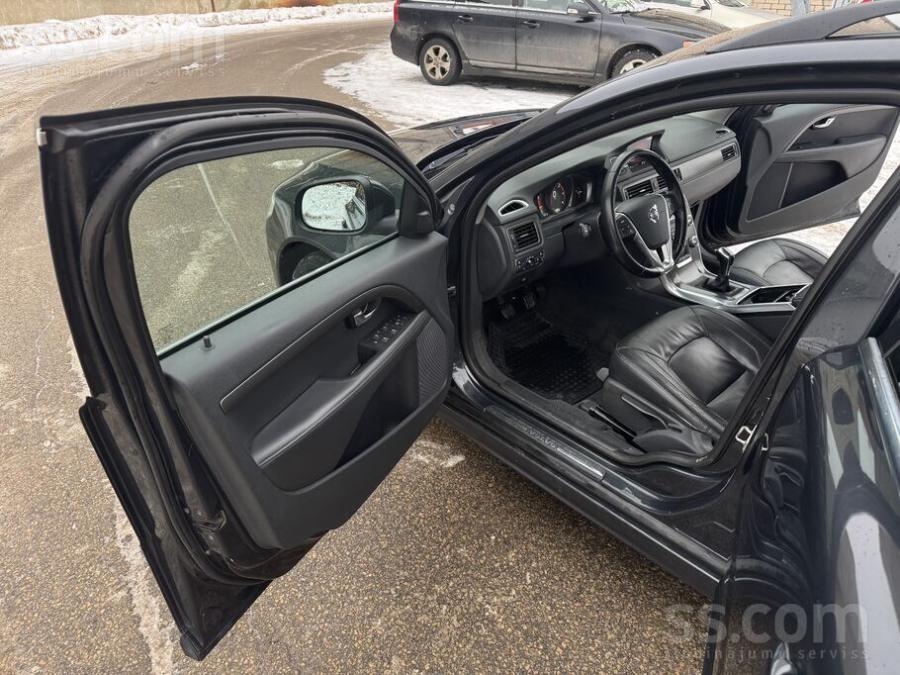 Pelēks Volvo V70 2015 Cēsis, ar dzinēja tilpumu 2.00 L un nobraukumu 439 tūkst. km par 6990 €, foto 19 vietnē AUTOMOTO.COM.LV