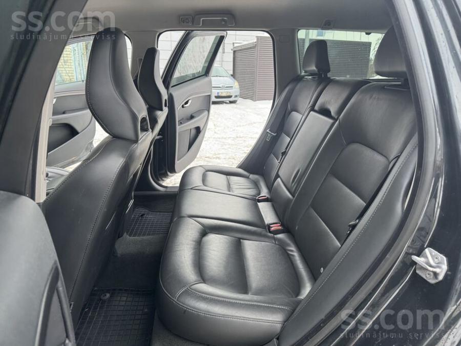 Pelēks Volvo V70 2015 Cēsis, ar dzinēja tilpumu 2.00 L un nobraukumu 439 tūkst. km par 6990 €, foto 21 vietnē AUTOMOTO.COM.LV