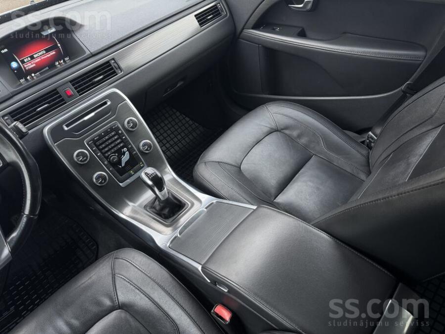 Pelēks Volvo V70 2015 Cēsis, ar dzinēja tilpumu 2.00 L un nobraukumu 439 tūkst. km par 6990 €, foto 25 vietnē AUTOMOTO.COM.LV