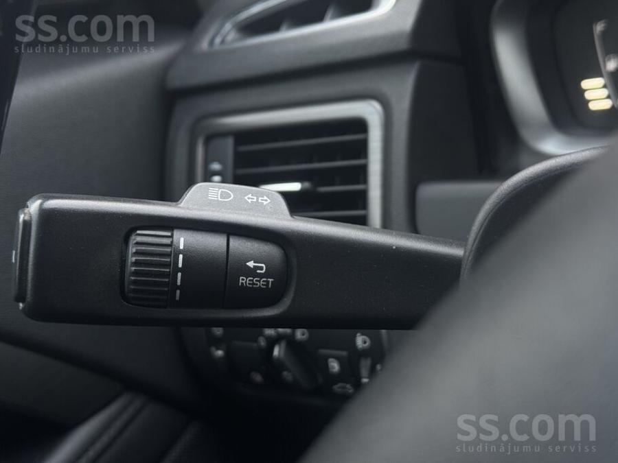 Pelēks Volvo V70 2015 Cēsis, ar dzinēja tilpumu 2.00 L un nobraukumu 439 tūkst. km par 6990 €, foto 32 vietnē AUTOMOTO.COM.LV