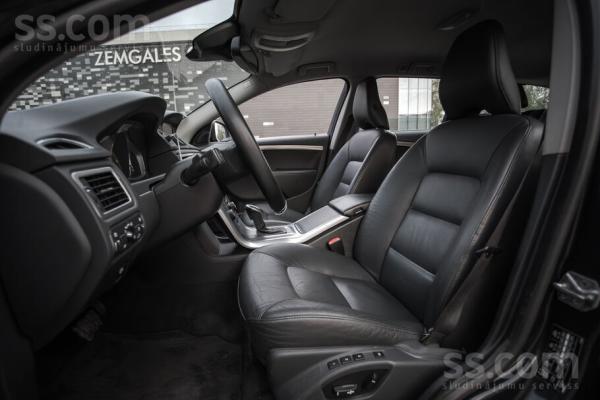 Grey Volvo V70 2015 in Jelgava, with an engine capacity of 2.00 L and mileage of 0 thousand km for 7890 €, photo 10 on AUTOMOTO.COM.LV