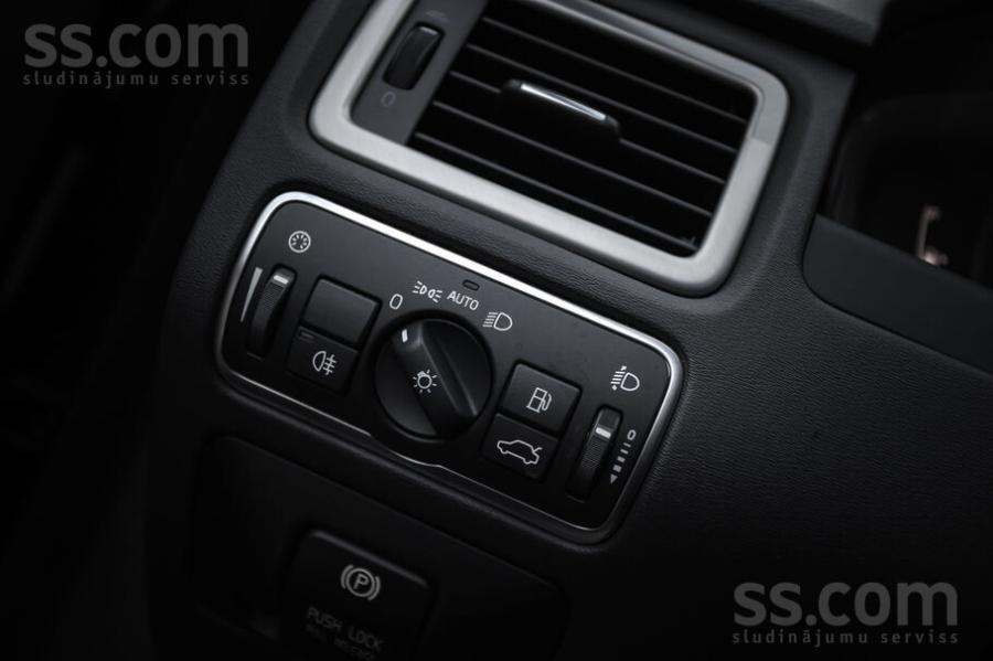 Pelēks Volvo V70 2015 Jelgava, ar dzinēja tilpumu 2.00 L un nobraukumu 0 tūkst. km par 7890 €, foto 28 vietnē AUTOMOTO.COM.LV