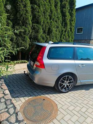 Grey Volvo V70 2015 in Siauliai, with an engine capacity of 1.97 L and mileage of 300 thousand km for 7700 €, photo 4 on AUTOMOTO.COM.LV