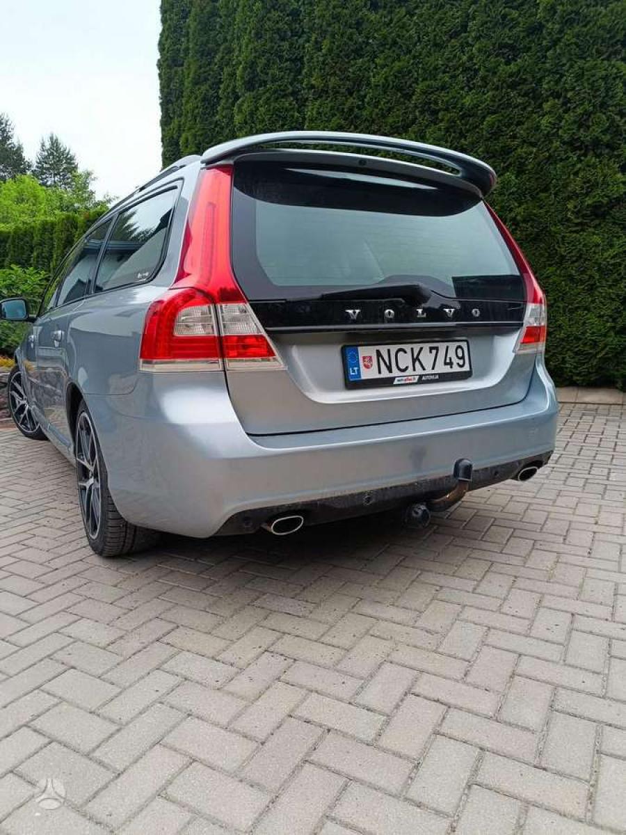 Grey Volvo V70 2015 in Siauliai, with an engine capacity of 1.97 L and mileage of 300 thousand km for 7700 €, photo 5 on AUTOMOTO.COM.LV