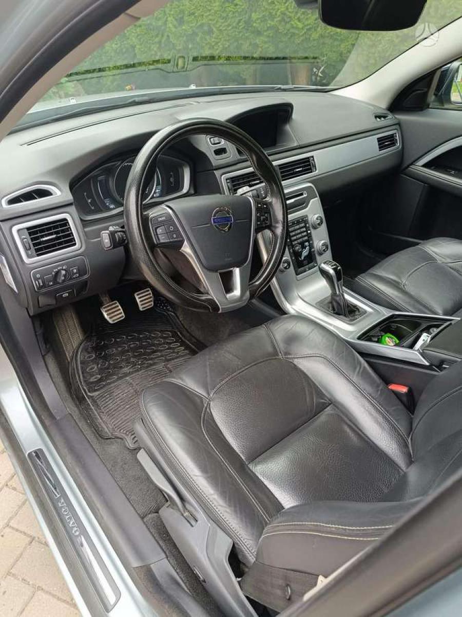 Grey Volvo V70 2015 in Siauliai, with an engine capacity of 1.97 L and mileage of 300 thousand km for 7700 €, photo 8 on AUTOMOTO.COM.LV