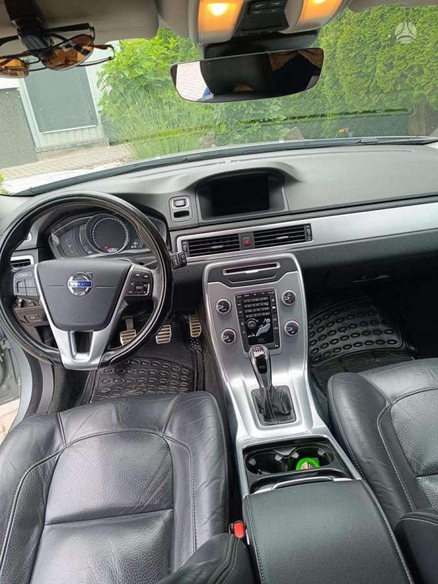 Grey Volvo V70 2015 in Siauliai, with an engine capacity of 1.97 L and mileage of 300 thousand km for 7700 €, photo 9 on AUTOMOTO.COM.LV