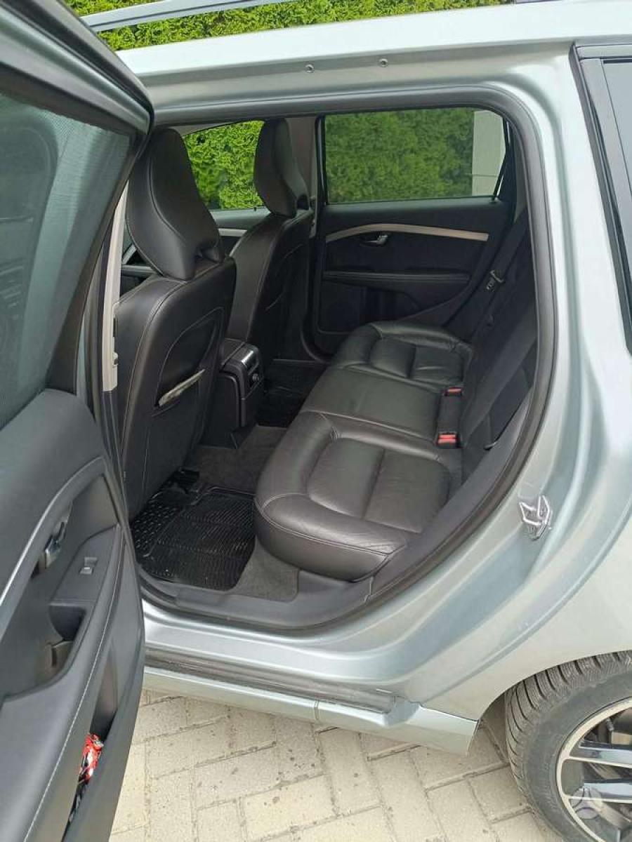Grey Volvo V70 2015 in Siauliai, with an engine capacity of 1.97 L and mileage of 300 thousand km for 7700 €, photo 10 on AUTOMOTO.COM.LV
