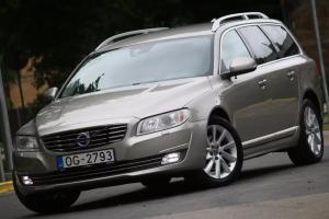 Pelēks Volvo V70 2015 Rīga, ar dzinēja tilpumu 2.00 L un nobraukumu 289 tūkst. km par 8190 €, foto  vietnē AUTOMOTO.COM.LV