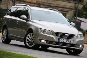 Grey Volvo V70 2015 in Riga, with an engine capacity of 2.00 L and mileage of 289 thousand km for 8190 €, photo 4 on AUTOMOTO.COM.LV