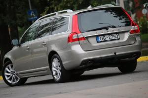 Grey Volvo V70 2015 in Riga, with an engine capacity of 2.00 L and mileage of 289 thousand km for 8190 €, photo 5 on AUTOMOTO.COM.LV