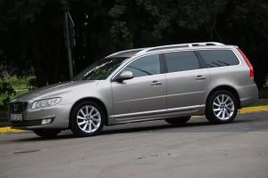 Grey Volvo V70 2015 in Riga, with an engine capacity of 2.00 L and mileage of 289 thousand km for 8190 €, photo 6 on AUTOMOTO.COM.LV