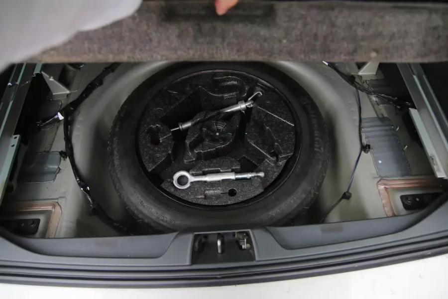 Grey Volvo V70 2015 in Riga, with an engine capacity of 2.00 L and mileage of 289 thousand km for 8190 €, photo 22 on AUTOMOTO.COM.LV