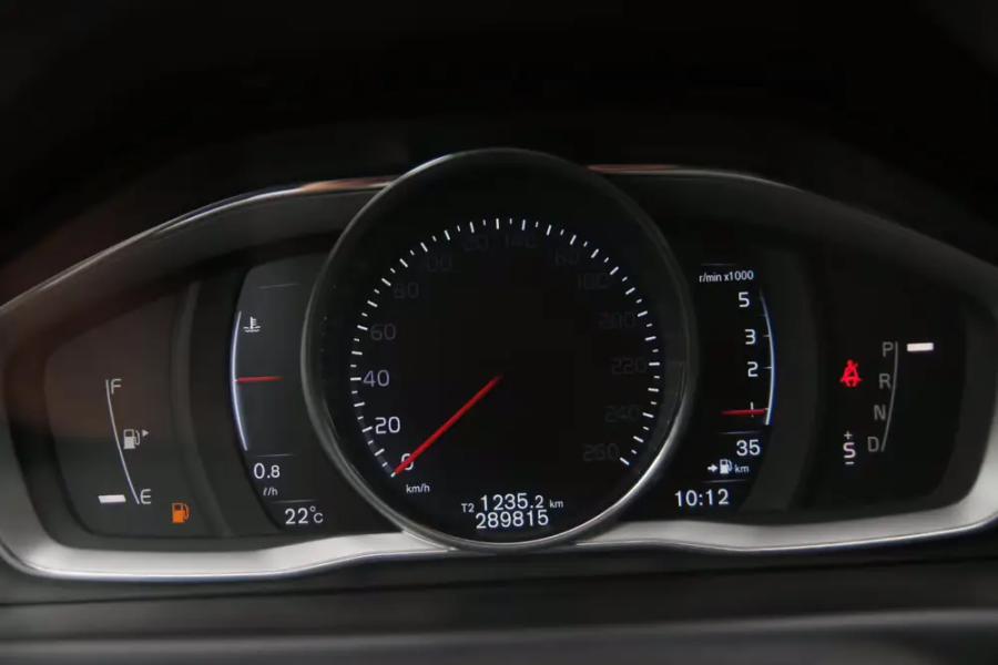 Grey Volvo V70 2015 in Riga, with an engine capacity of 2.00 L and mileage of 289 thousand km for 8190 €, photo 24 on AUTOMOTO.COM.LV