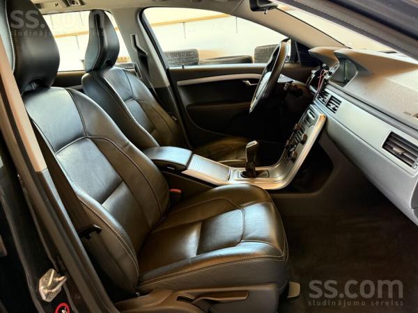 Grey Volvo V70 2015 in Tukums, with an engine capacity of 2.00 L and mileage of 271 thousand km for 7900 €, photo 8 on AUTOMOTO.COM.LV