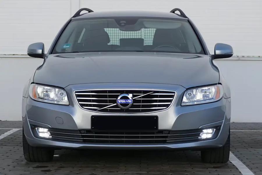 Pelēks Volvo V70 2015 Rīga, ar dzinēja tilpumu 2.00 L un nobraukumu 247 tūkst. km par 7200 €, foto 1 vietnē AUTOMOTO.COM.LV