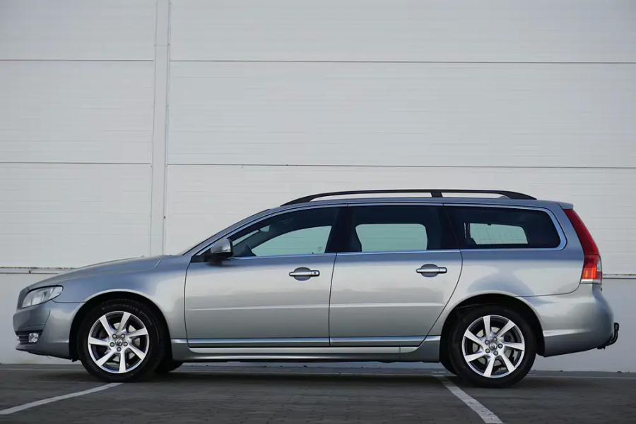 Pelēks Volvo V70 2015 Rīga, ar dzinēja tilpumu 2.00 L un nobraukumu 247 tūkst. km par 7200 €, foto 5 vietnē AUTOMOTO.COM.LV