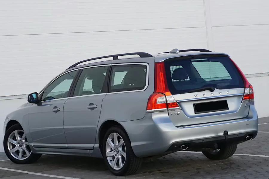 Pelēks Volvo V70 2015 Rīga, ar dzinēja tilpumu 2.00 L un nobraukumu 247 tūkst. km par 7200 €, foto 7 vietnē AUTOMOTO.COM.LV