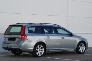 Pelēks Volvo V70 2015 Rīga, ar dzinēja tilpumu 2.00 L un nobraukumu 247 tūkst. km par 7200 €, foto 10 vietnē AUTOMOTO.COM.LV