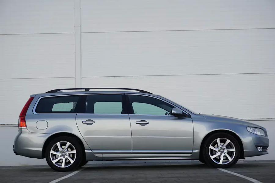 Pelēks Volvo V70 2015 Rīga, ar dzinēja tilpumu 2.00 L un nobraukumu 247 tūkst. km par 7200 €, foto 11 vietnē AUTOMOTO.COM.LV