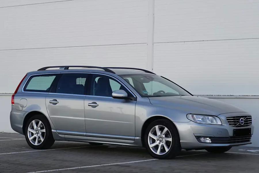 Pelēks Volvo V70 2015 Rīga, ar dzinēja tilpumu 2.00 L un nobraukumu 247 tūkst. km par 7200 €, foto 12 vietnē AUTOMOTO.COM.LV