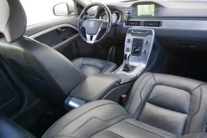 Pelēks Volvo V70 2015 Rīga, ar dzinēja tilpumu 2.00 L un nobraukumu 247 tūkst. km par 7200 €, foto 15 vietnē AUTOMOTO.COM.LV