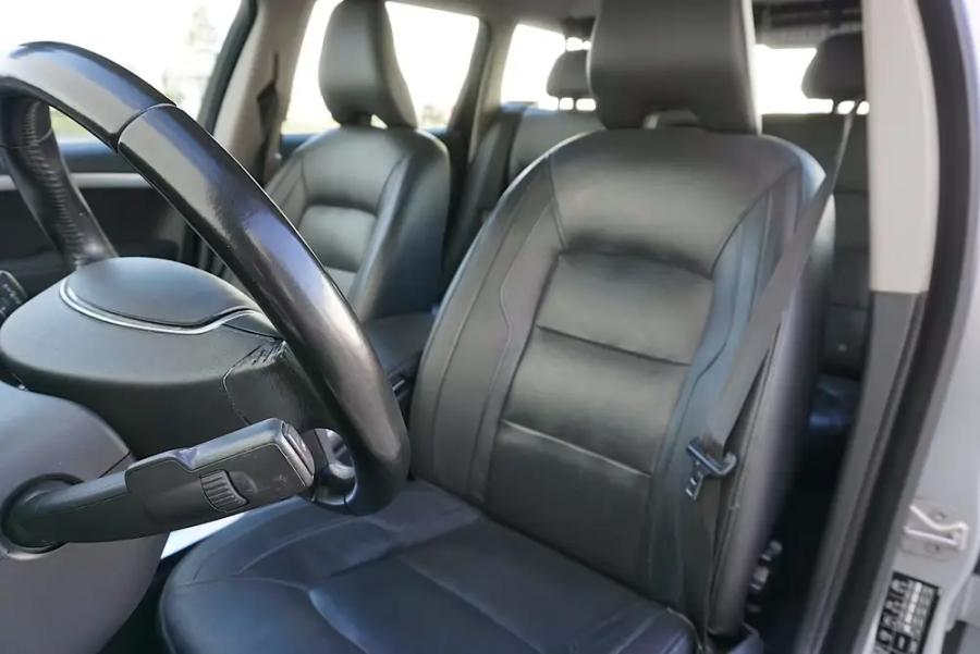 Pelēks Volvo V70 2015 Rīga, ar dzinēja tilpumu 2.00 L un nobraukumu 247 tūkst. km par 7200 €, foto 18 vietnē AUTOMOTO.COM.LV
