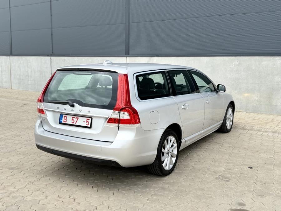 Pelēks Volvo V70 2015 Rīga, ar dzinēja tilpumu 2.00 L un nobraukumu 237 tūkst. km par 6690 €, foto 5 vietnē AUTOMOTO.COM.LV