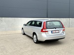 Pelēks Volvo V70 2015 Rīga, ar dzinēja tilpumu 2.00 L un nobraukumu 237 tūkst. km par 6690 €, foto 6 vietnē AUTOMOTO.COM.LV
