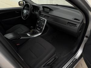Pelēks Volvo V70 2015 Rīga, ar dzinēja tilpumu 2.00 L un nobraukumu 237 tūkst. km par 6690 €, foto 10 vietnē AUTOMOTO.COM.LV