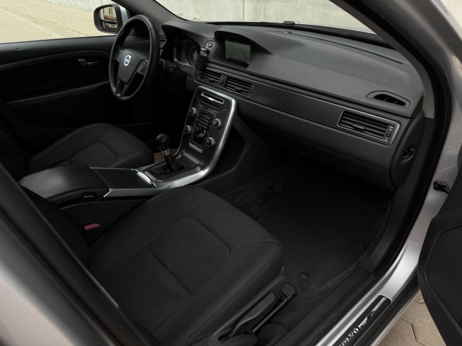 Pelēks Volvo V70 2015 Rīga, ar dzinēja tilpumu 2.00 L un nobraukumu 237 tūkst. km par 6690 €, foto 10 vietnē AUTOMOTO.COM.LV
