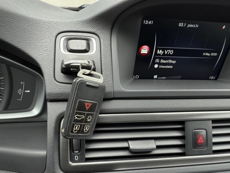 Pelēks Volvo V70 2015 Rīga, ar dzinēja tilpumu 2.00 L un nobraukumu 237 tūkst. km par 6690 €, foto 17 vietnē AUTOMOTO.COM.LV