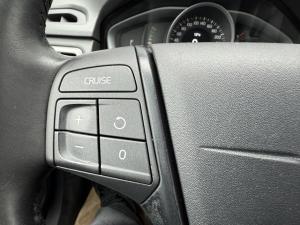 Pelēks Volvo V70 2015 Rīga, ar dzinēja tilpumu 2.00 L un nobraukumu 237 tūkst. km par 6690 €, foto 18 vietnē AUTOMOTO.COM.LV