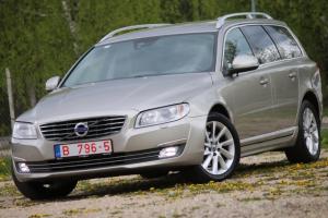 Pelēks Volvo V70 2015 Rīga, ar dzinēja tilpumu 2.00 L un nobraukumu 275 tūkst. km par 7990 €, foto  vietnē AUTOMOTO.COM.LV