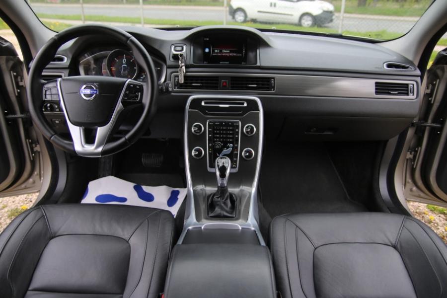 Grey Volvo V70 2015 in Riga, with an engine capacity of 2.00 L and mileage of 275 thousand km for 7990 €, photo 13 on AUTOMOTO.COM.LV