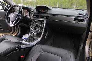 Grey Volvo V70 2015 in Riga, with an engine capacity of 2.00 L and mileage of 275 thousand km for 7990 €, photo 14 on AUTOMOTO.COM.LV