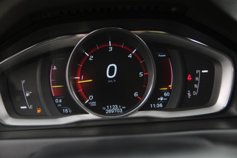 Grey Volvo V70 2015 in Riga, with an engine capacity of 2.00 L and mileage of 275 thousand km for 7990 €, photo 19 on AUTOMOTO.COM.LV