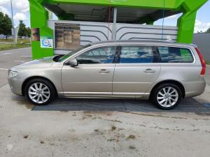 Grey Volvo V70 2015 in Ukmerge, with an engine capacity of 1.98 L and mileage of 289 thousand km for 4800 €, photo 3 on AUTOMOTO.COM.LV