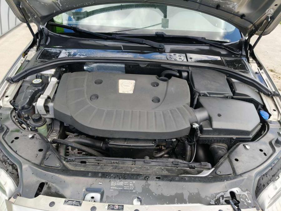 Grey Volvo V70 2015 in Ukmerge, with an engine capacity of 1.98 L and mileage of 289 thousand km for 4800 €, photo 13 on AUTOMOTO.COM.LV
